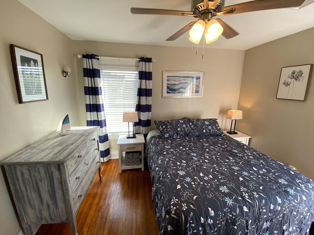 Beautifully Remodeled House 1.5 Miles From Falls - Niagara Falls, NY