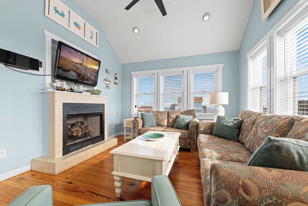 Atlantic Dreams: Spacious Home Steps To Beach, Pet Friendly In Charming Rodanthe - Rodanthe, NC