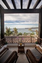 Deluxe Ocean View Suite Double | Terraço/pátio