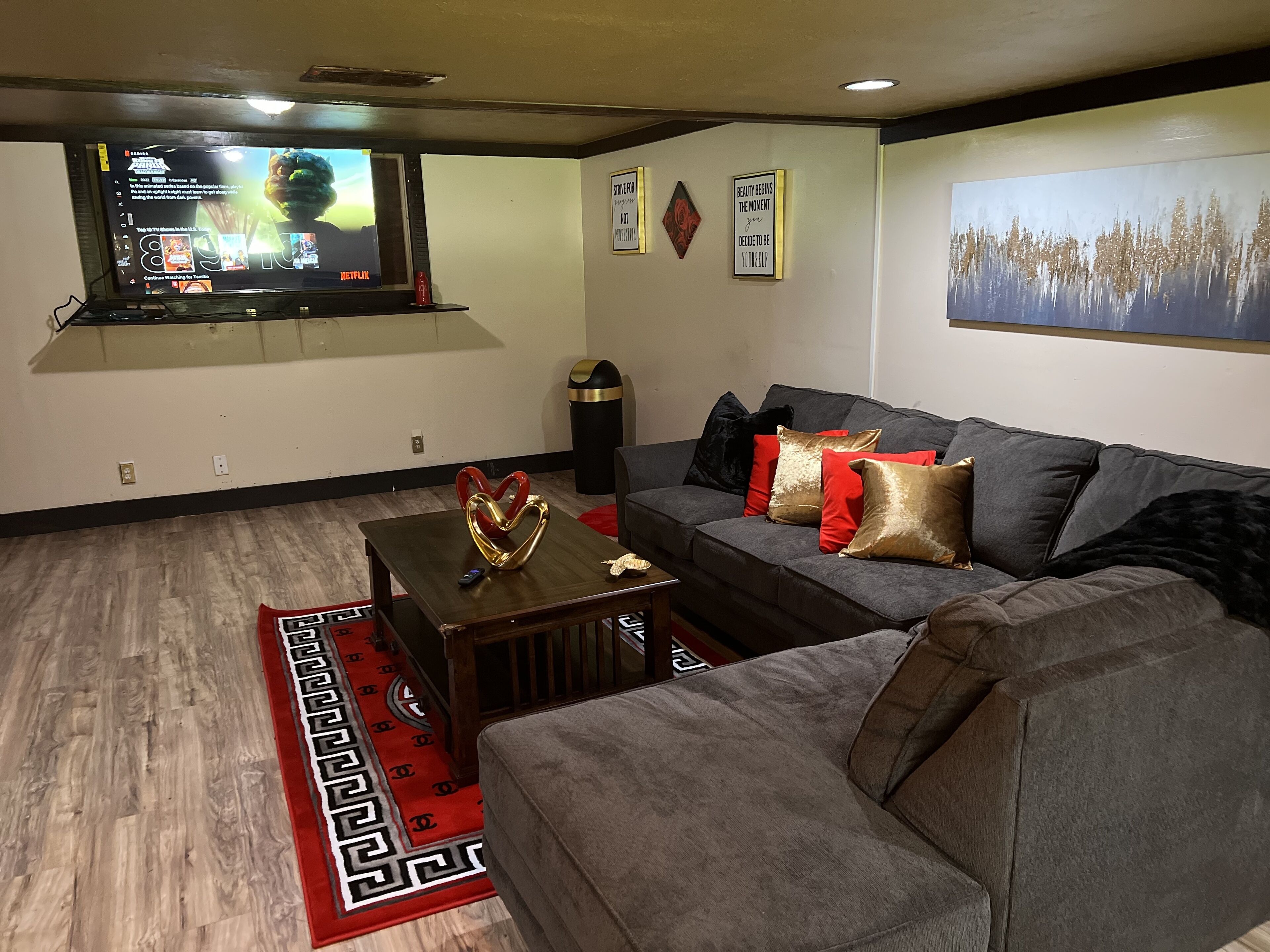 Centrally Located To Atlantas  Attractions. Just Minutes To Stone Mountain Park - Snellville, GA