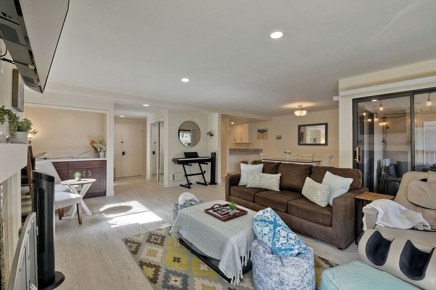 Highly Desirable Condo Situated Along The Bluff In Solana Beach! - Carmel Valley - San Diego