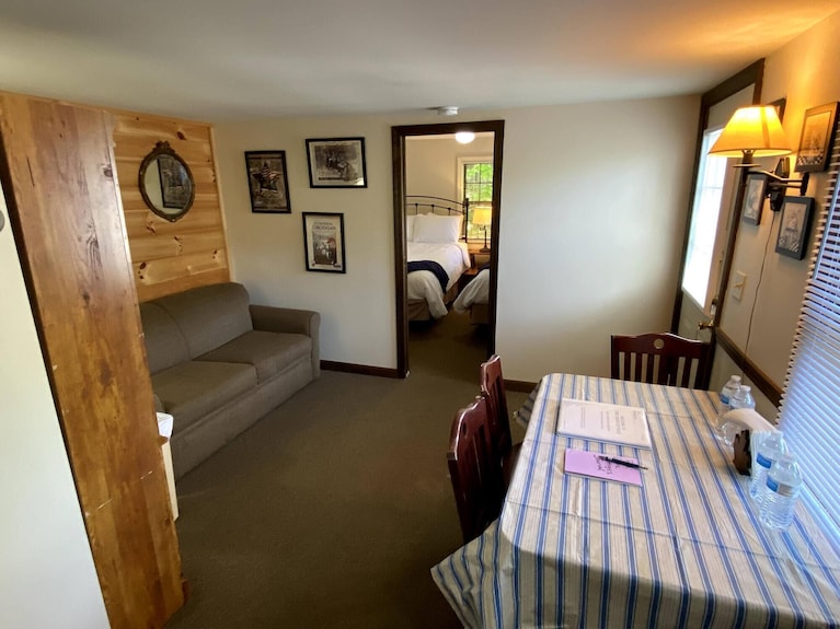 Pine Grove Cottages: Cottage 11 - Camden, ME