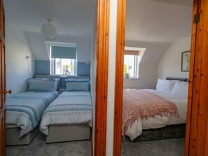 2 quartos, com decoração personalizada, com mobília individualizada
