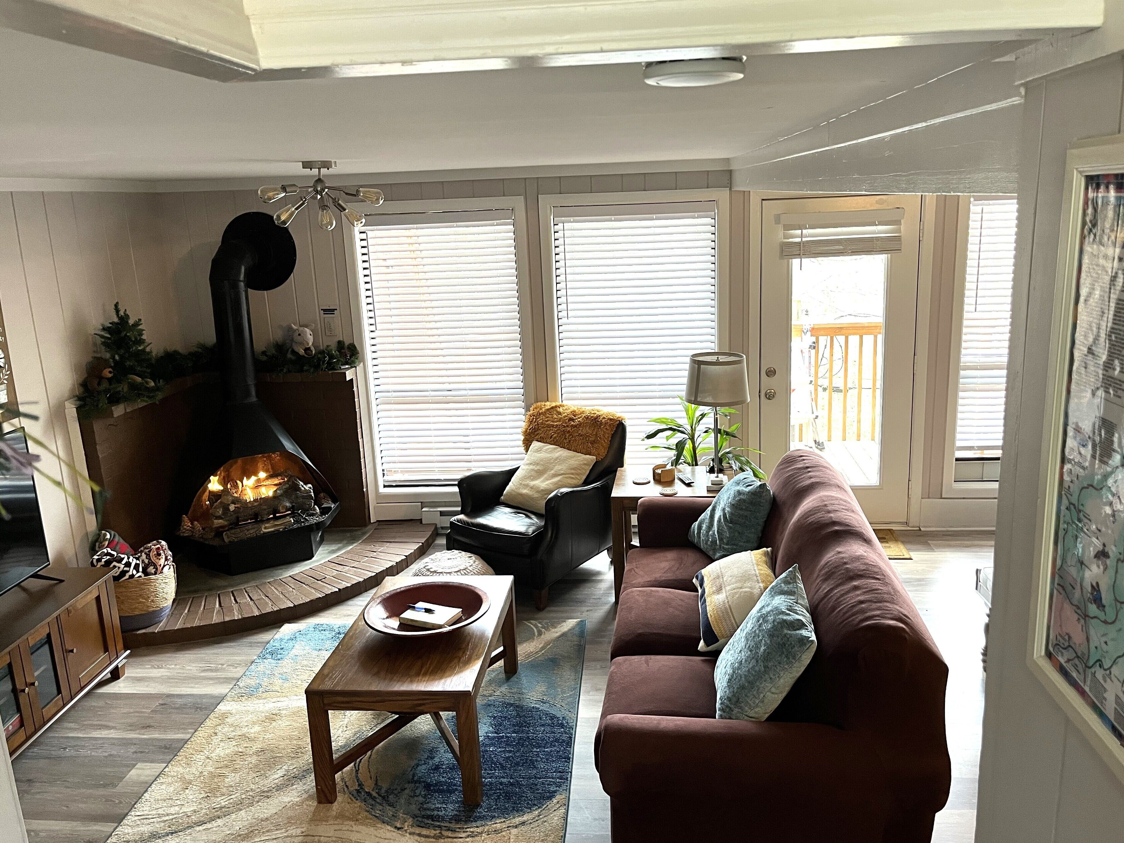 Beech Mountain Townhome 3/2, Heated Pool, Hot Tub, Hiking, 0.5 Mil To Ski Slopes - Beech Mountain, NC