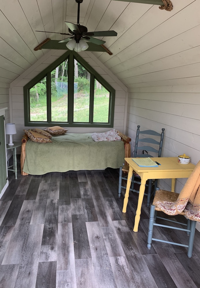 Glamping In The Tiny House With A Huge View - Virginia
