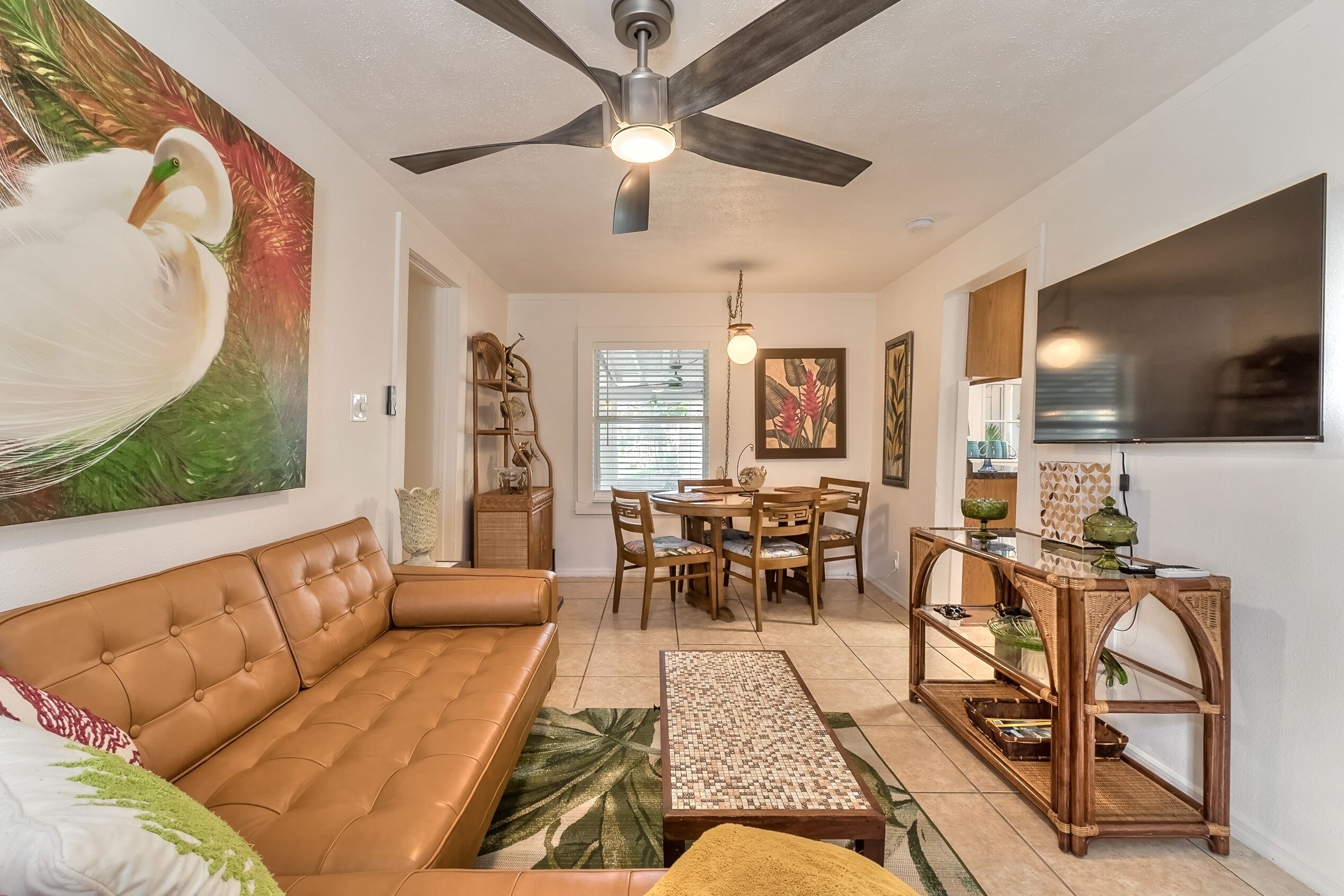 Cheerful, Classic Florida Bungalow In New Smyrna Beach - New Smyrna Beach, FL