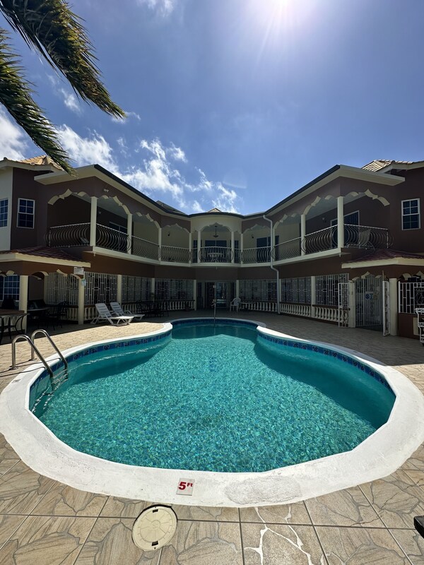 Chateau De La Rose - Montego Bay