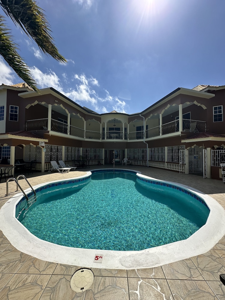 Chateau De La Rose - Montego Bay