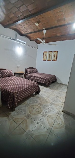 Bungalow Básico | Roupa de cama fornecida 