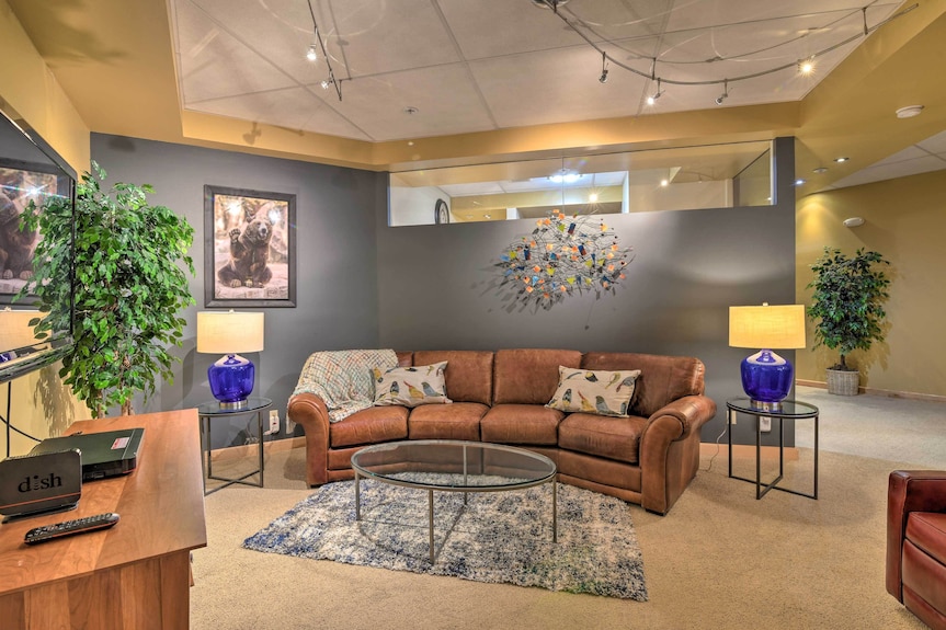 Idyllic Dtwn Anchorage Condo W/ Fireplace! - Alaska