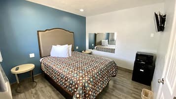 Quarto, 1 cama queen-size, não fumadores | Wi-fi grátis, roupa de cama fornecida