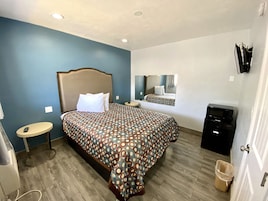 Quarto, 1 cama queen-size, não fumadores | Wi-fi grátis, roupa de cama fornecida