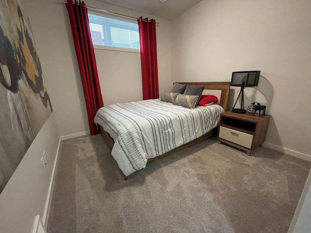 Entire Luxury Basement Suite In Liberty Landing. - レッド・ディア