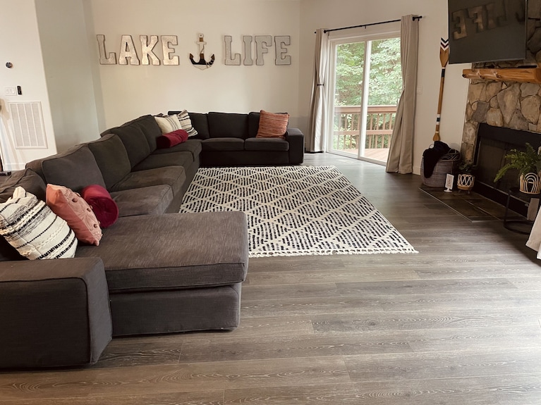 Lake Front Home Away From Home - Lake Norman, NC