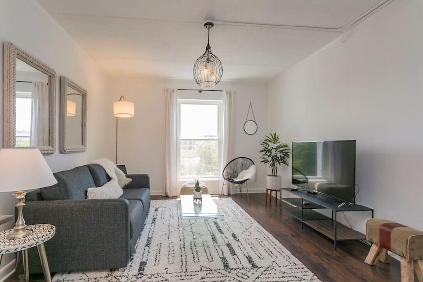 Home To The Stars On Music Row With Pool, Parking - Nashville, TN