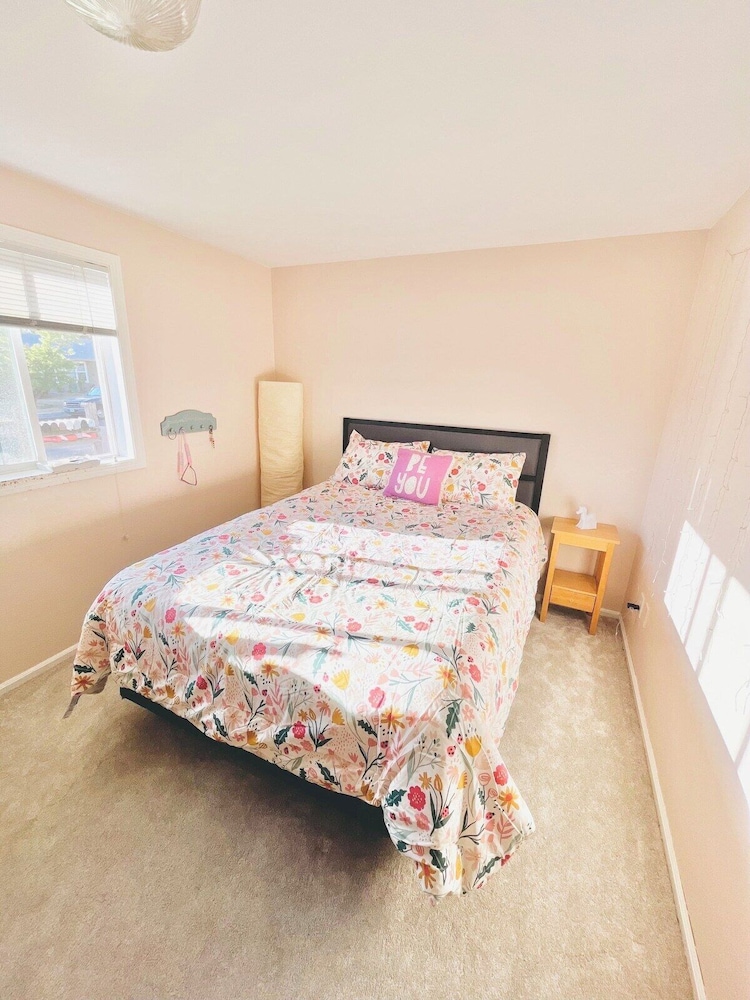 Hathaway- Single Level - King Bed - Corvallis, OR