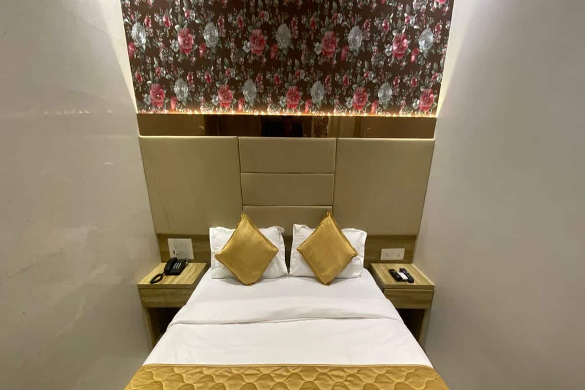 Quarto casal luxo | Camas com colchões de espuma com sistema de memória, escrivaninha