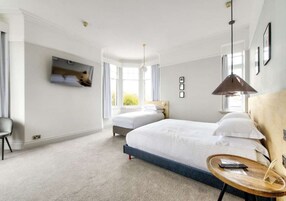 Quarto Triplo Familiar | Roupa de alta qualidade, camas de colchão Select Comfort 