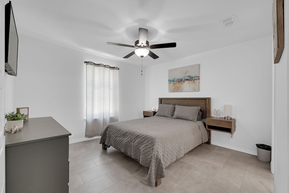 Friendly Priced Two-bedroom, Two-bathroom Apartment. Long-term Stays Accepted - Harlingen, TX