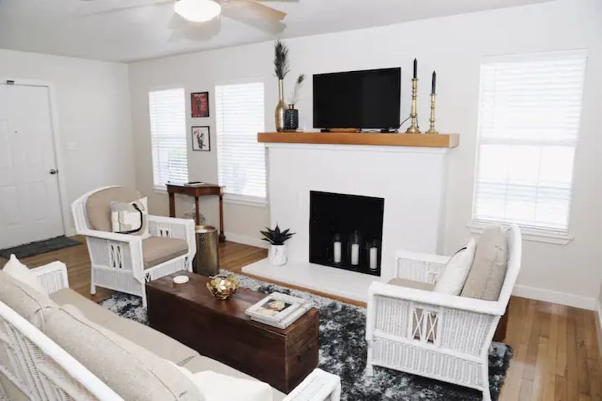 Mid-century Modern Limestone 2/2 Home - Kerrville, TX