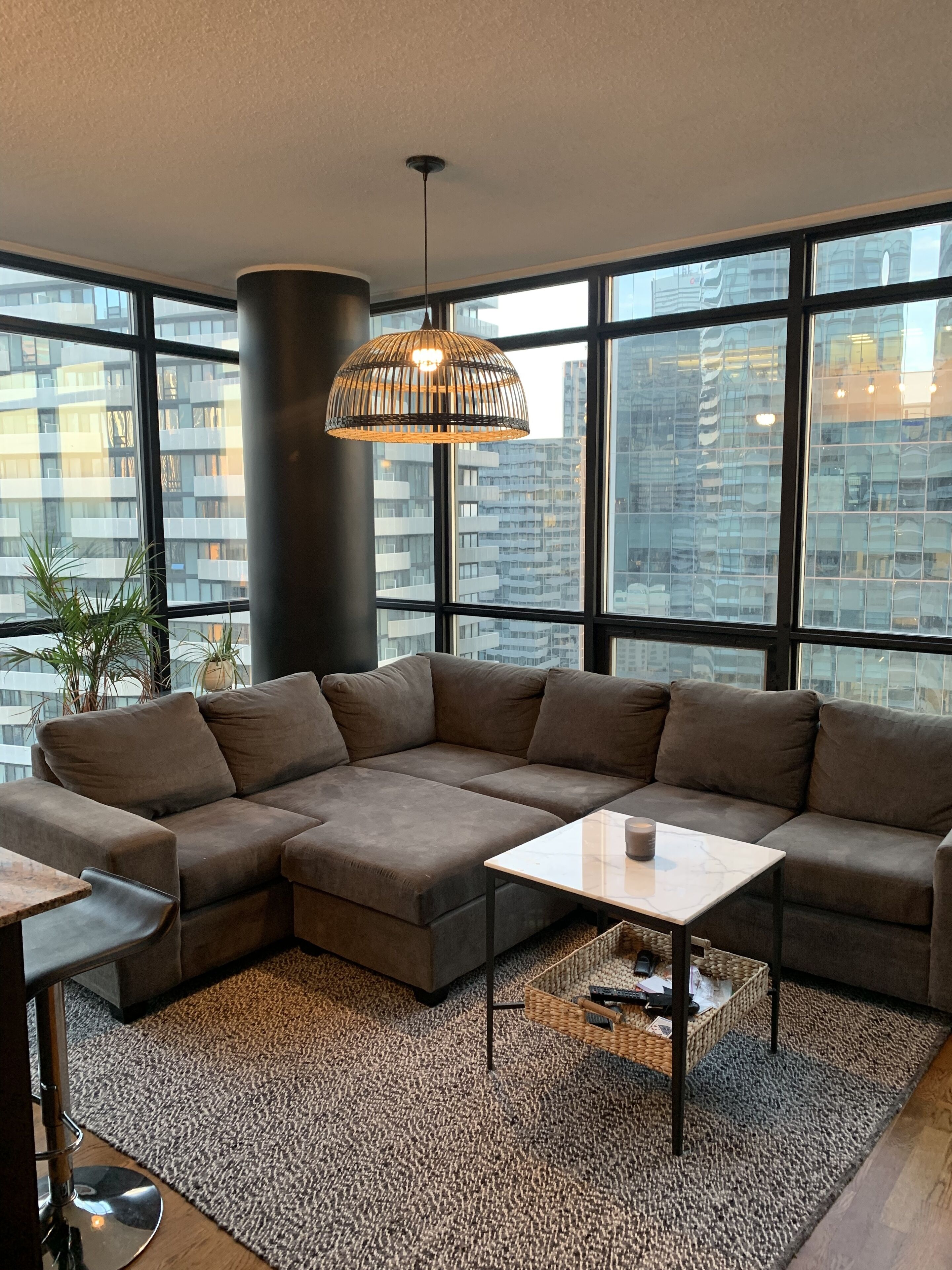 Beautiful Downtown Condo Overlooking Scotiabank Arena - Toronto