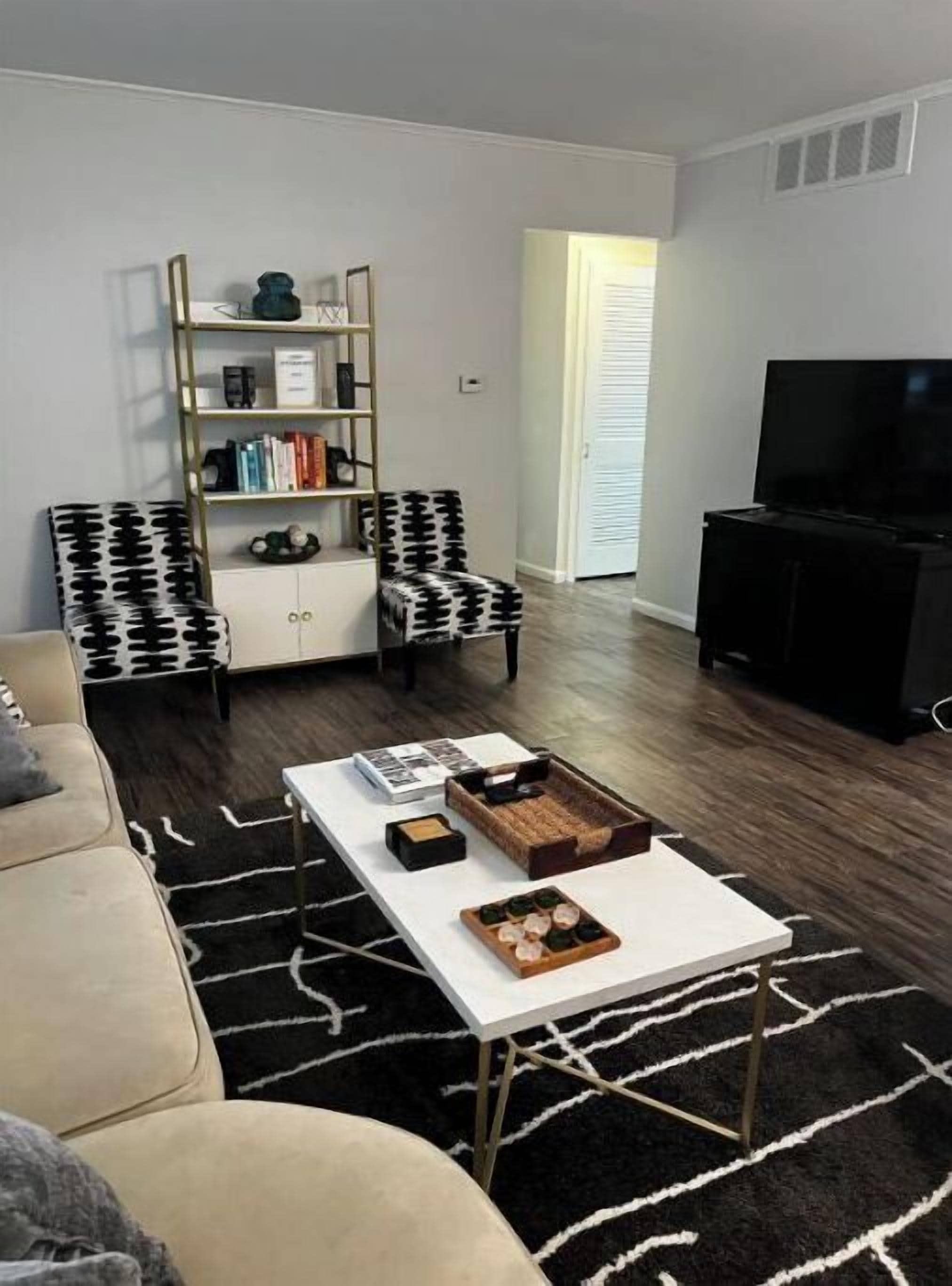 Modern 3 Bedroom In The Center Of It All!! - Sterling Heights, MI