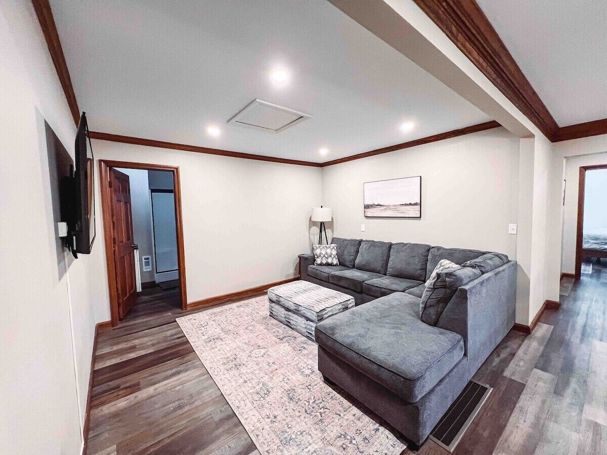 Deer Run Manor - Indoor Pool, Hot Tub & Game Room - Ohio