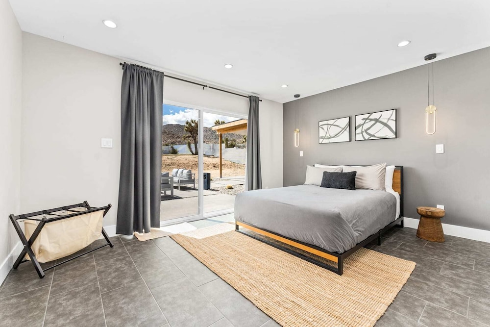 Luxury Retreat (Heatedpool/jacuzzi) - Joshua Tree, CA