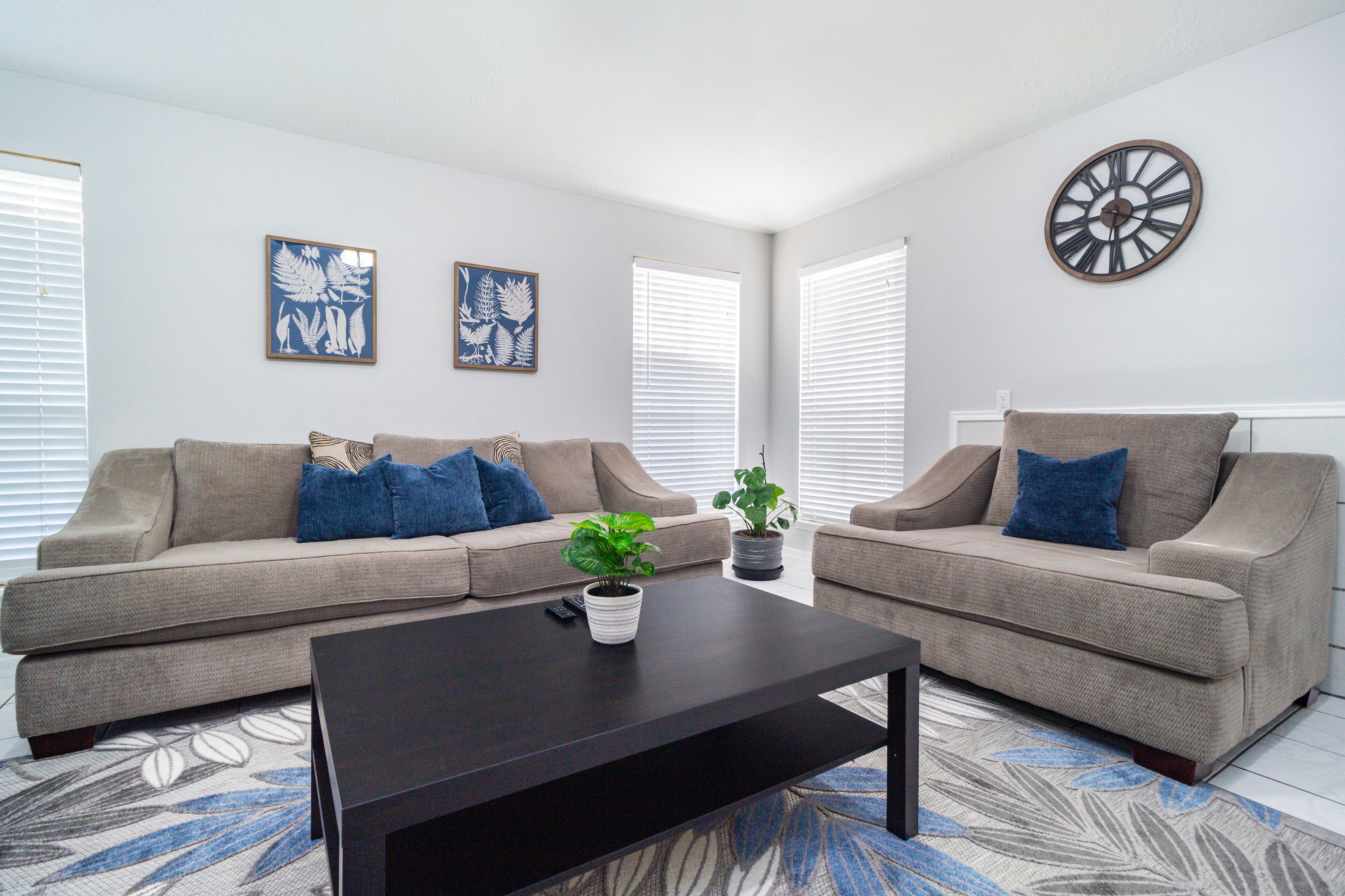 Cozy 4 Bedroom Home In Sw Houston 30 Mins From Downtown - Houston, TX