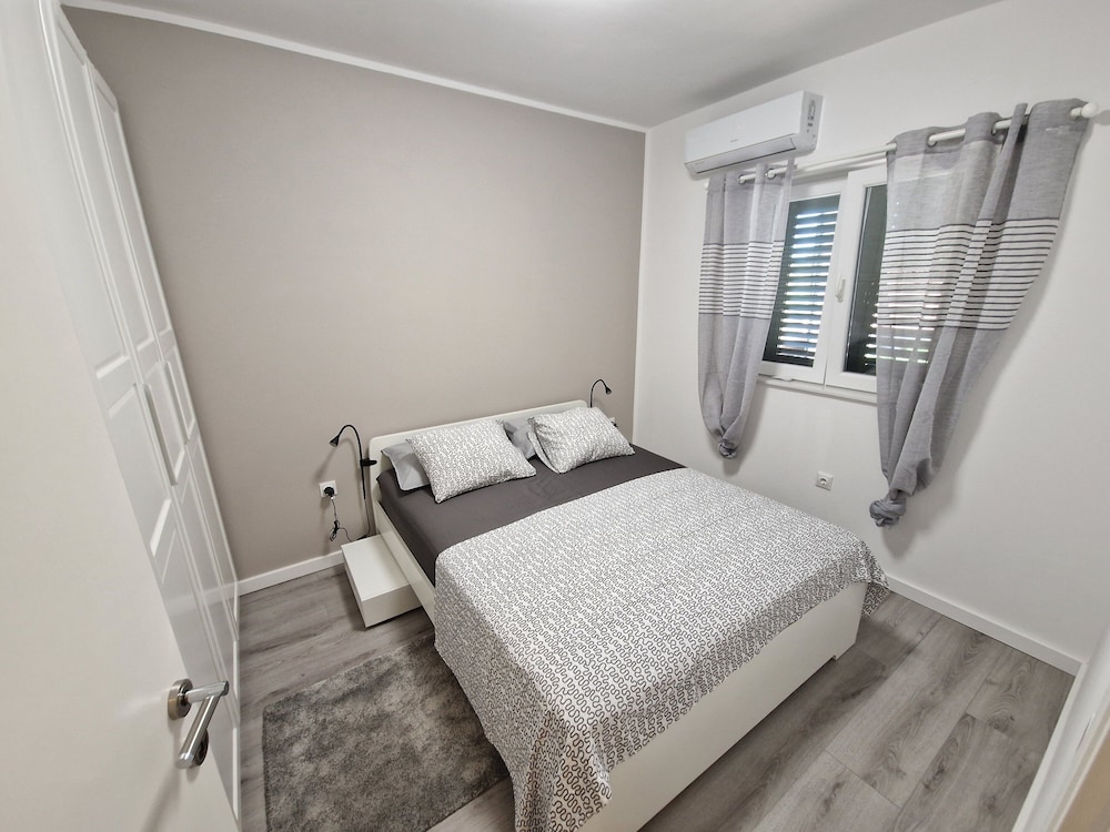 New Holliday Apartment A2+2, Family House, Garden Pool, Terase, Wi-fi - Croatia