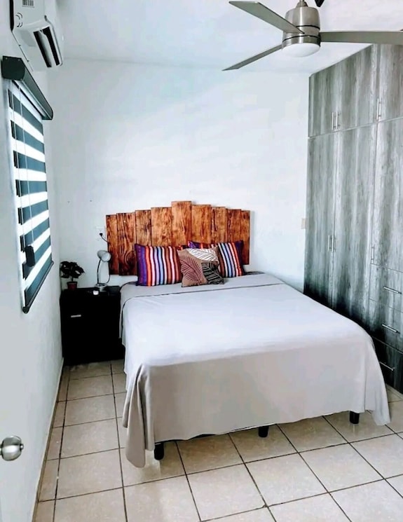 Hogar Familiar Con Alberca. - Colima