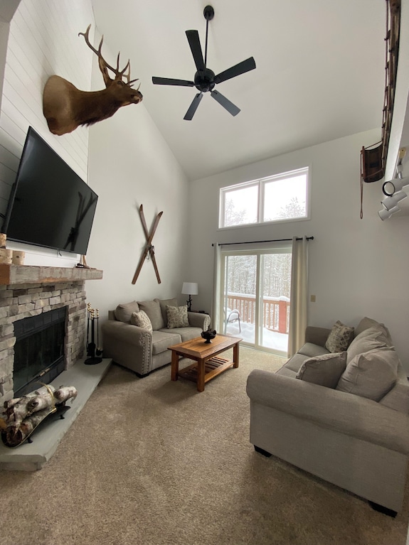 Modern Retreat With Stunning Views And Pool Just Across The Street! Sleeps 8! - Salamanca, NY