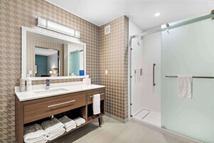 Suite, 1 quarto | Duche na casa de banho