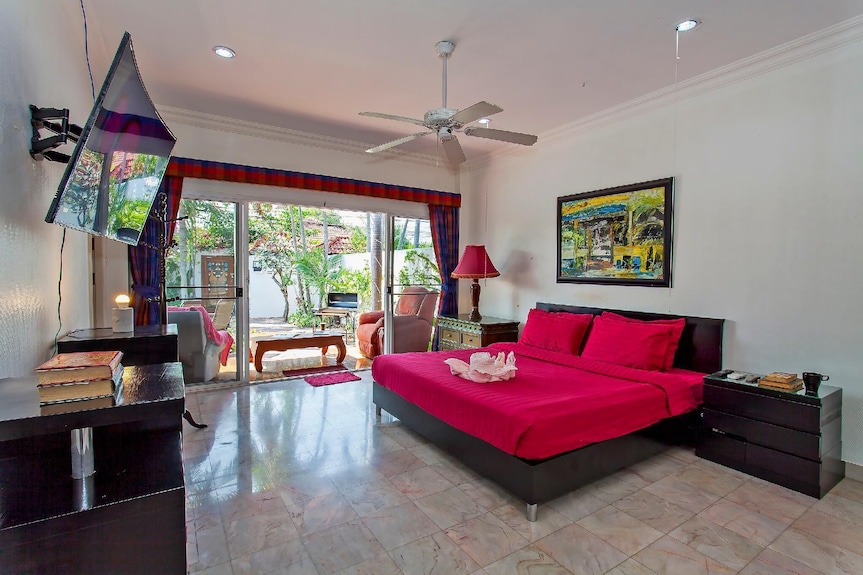 Deluxe Villa, 4 Bedrooms, Private Pool, Garden View, 10 Mins Lk Metro - Pattaya City