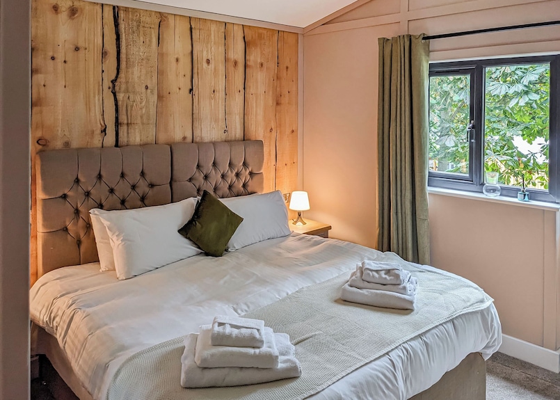 A Beautiful Bespoke Lodge Perfect For A Family Escape With Pets. - North Wales