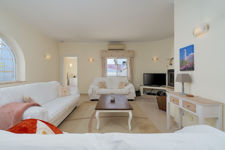 Villa Avec 3 Chambres, Piscine Privée Chauffée Et Jacuzzi, à Proximité Du Golf - Carvoeiro