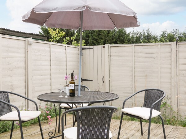 Appletree Cottage, Pet Friendly, Character Holiday Cottage In Clowne - Nottinghamshire