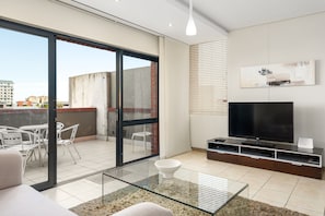 Suíte estúdio exclusiva | Área de estar | TV de tela plana 40 polegadas com canais a cabo, TV