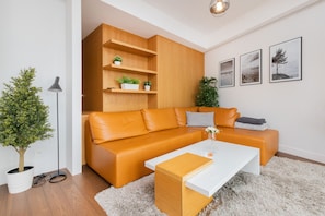 Apartamento, 2 quartos, 2 casas de banho, em frente ao mar | Sala