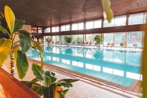 Piscina interior, piscina exterior 