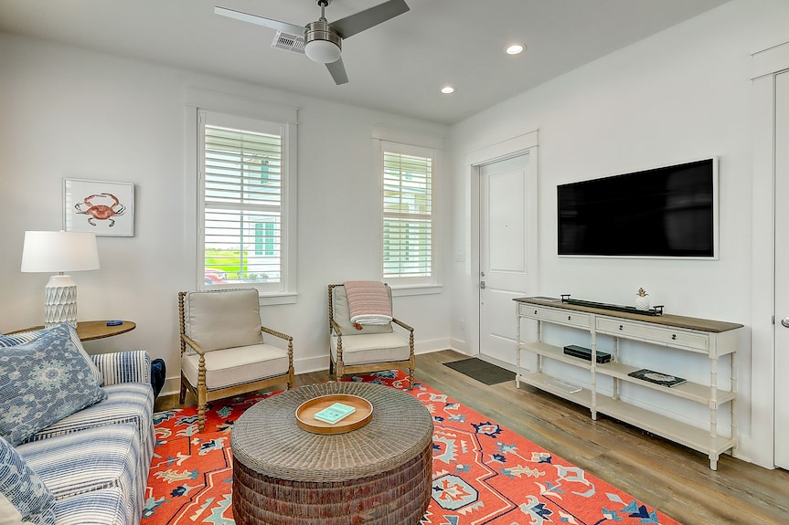 Sunny House By The Beach With Pool, Adorned Modern Furnishings & Balcony Seating - Port Aransas, TX