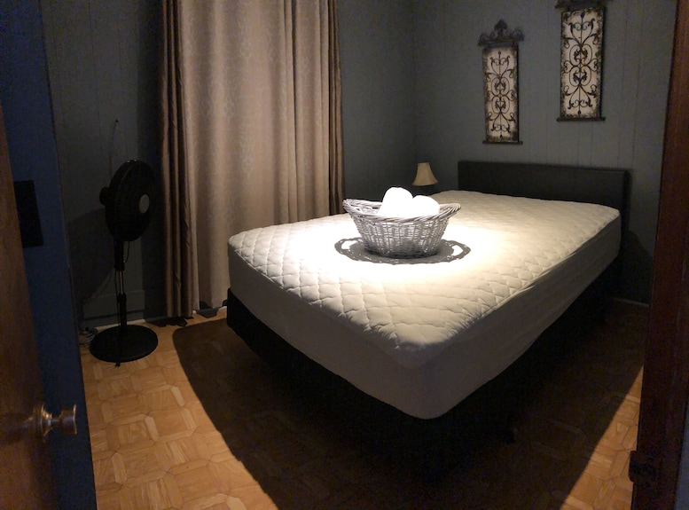 Wood Pecker #12 Lake Side 4 Bedroom Cottage - Ontario