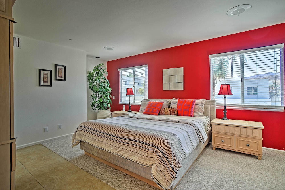 Stylish Upstairs Villa Overlooking The Pool - Palm Springs, CA