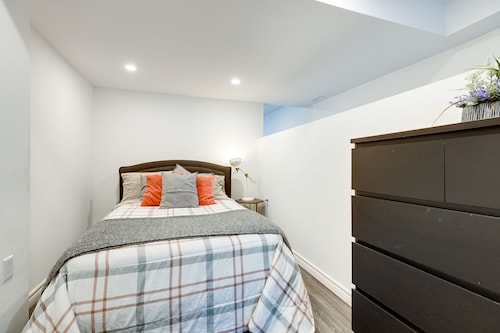 Modern Renovated Loft Free Unlimited Wifi - Laval