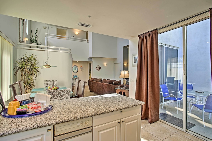 Elegant And Spacious Two-story Suite Near Palm Springs - Palm Springs, CA