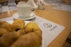 Café da manhã continental grátis todos os dias