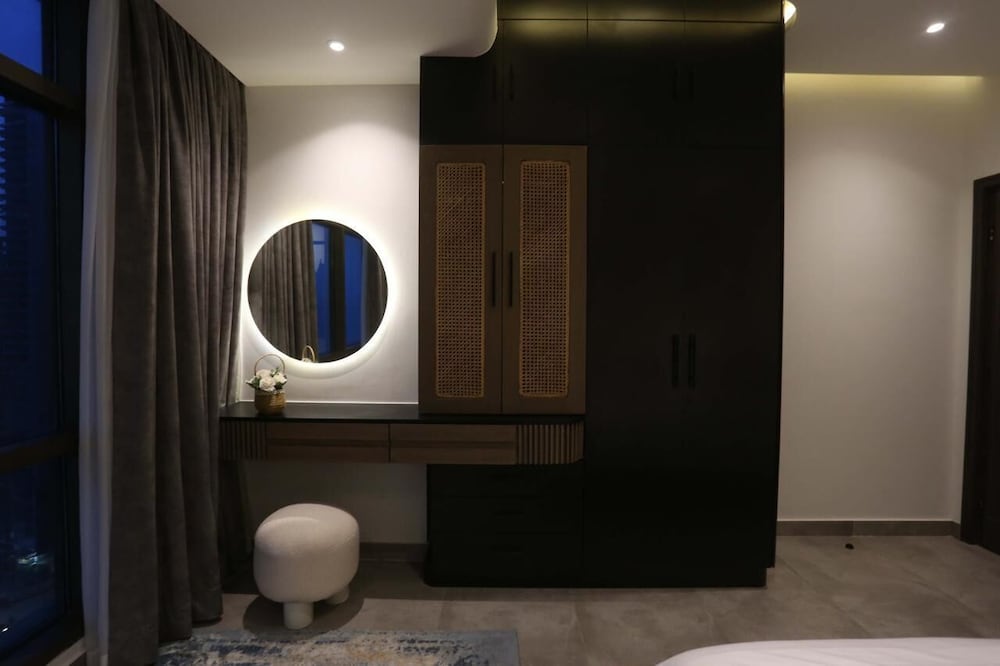 Emaar Luxuay 4 Bedroom Apartment - Karachi
