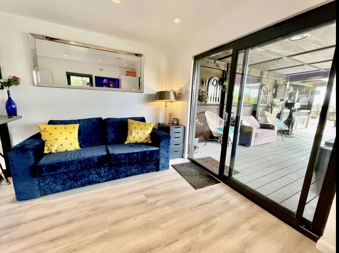 Luxury Lodge Close To Clifton Suspension Bridge, Hot Tub. Sleeps 2 People. - 