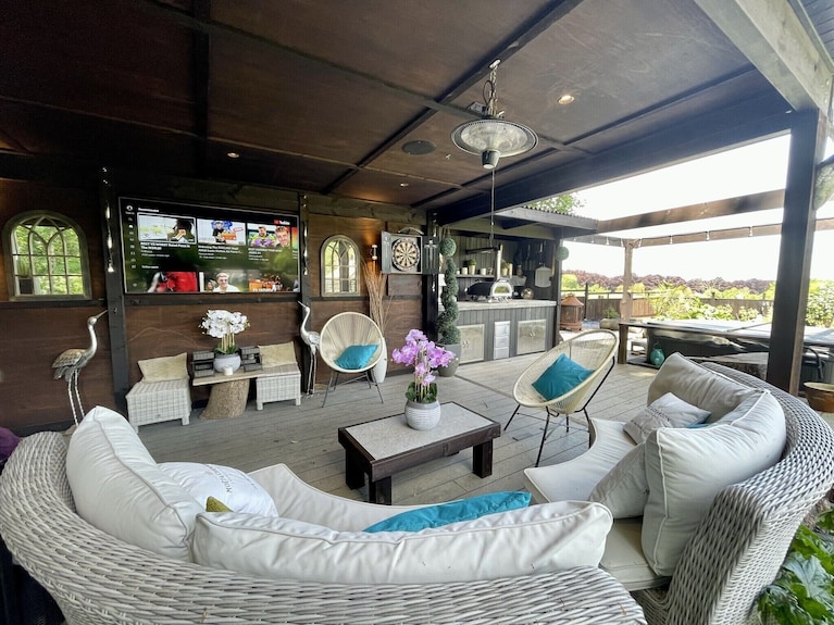 Luxury Lodge Close To Clifton Suspension Bridge, Hot Tub. Sleeps 2 People. - Bristol