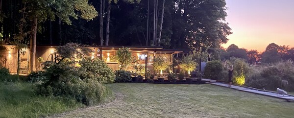 Luxury Lodge Close To Clifton Suspension Bridge, Hot Tub. Sleeps 2 People. -